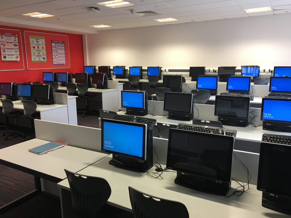 ICT Suite for hire in Midhurst - SchoolHire