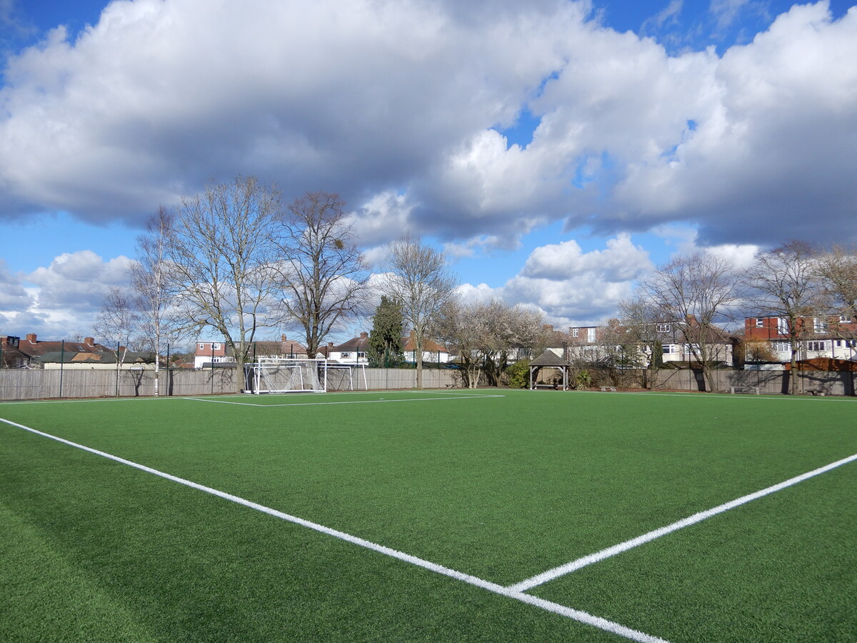 Artifical Pitch (2G/3G) / Football at Cheam Park Farm Primary Academy ...