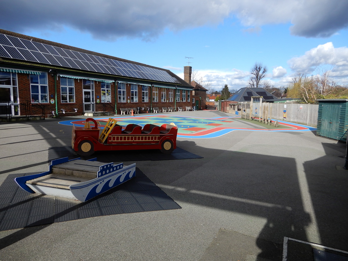 Multi-Use Games Area / Multi Use Games Area at Cheam Park Farm Primary ...